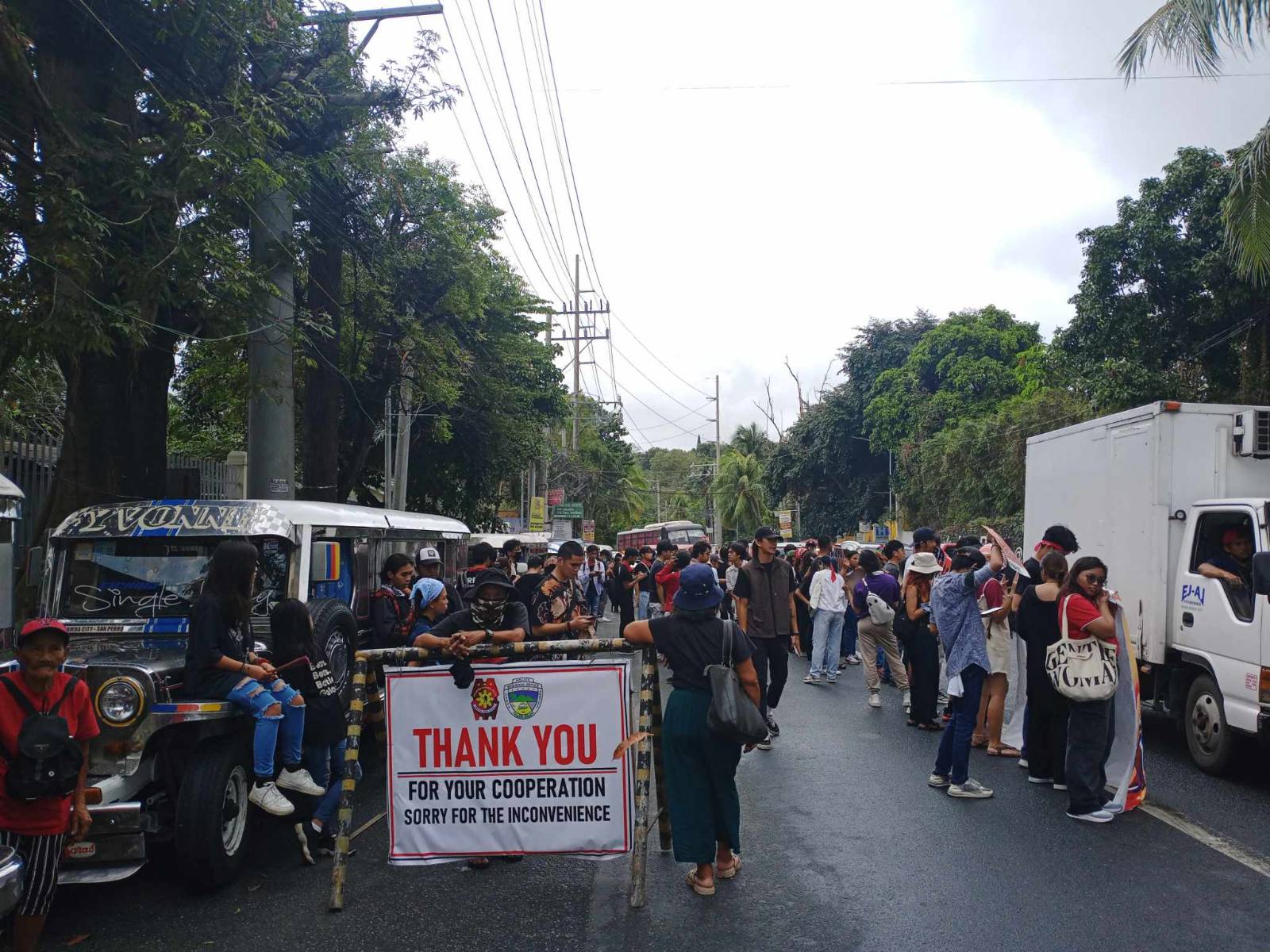 Pnp Checkpoint Covid 19 Coronavirus: Motorist Drives Down Truck Lane