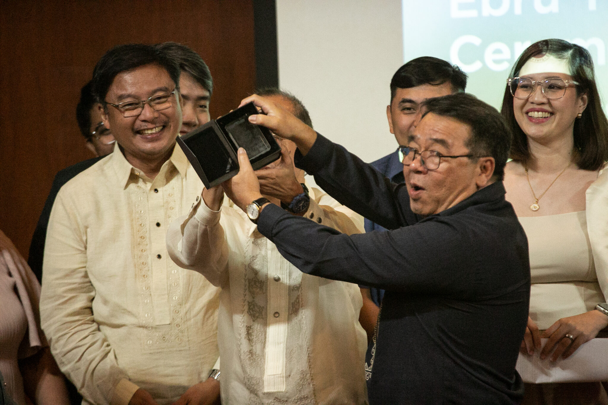 Filipino lawyers get prestigious award