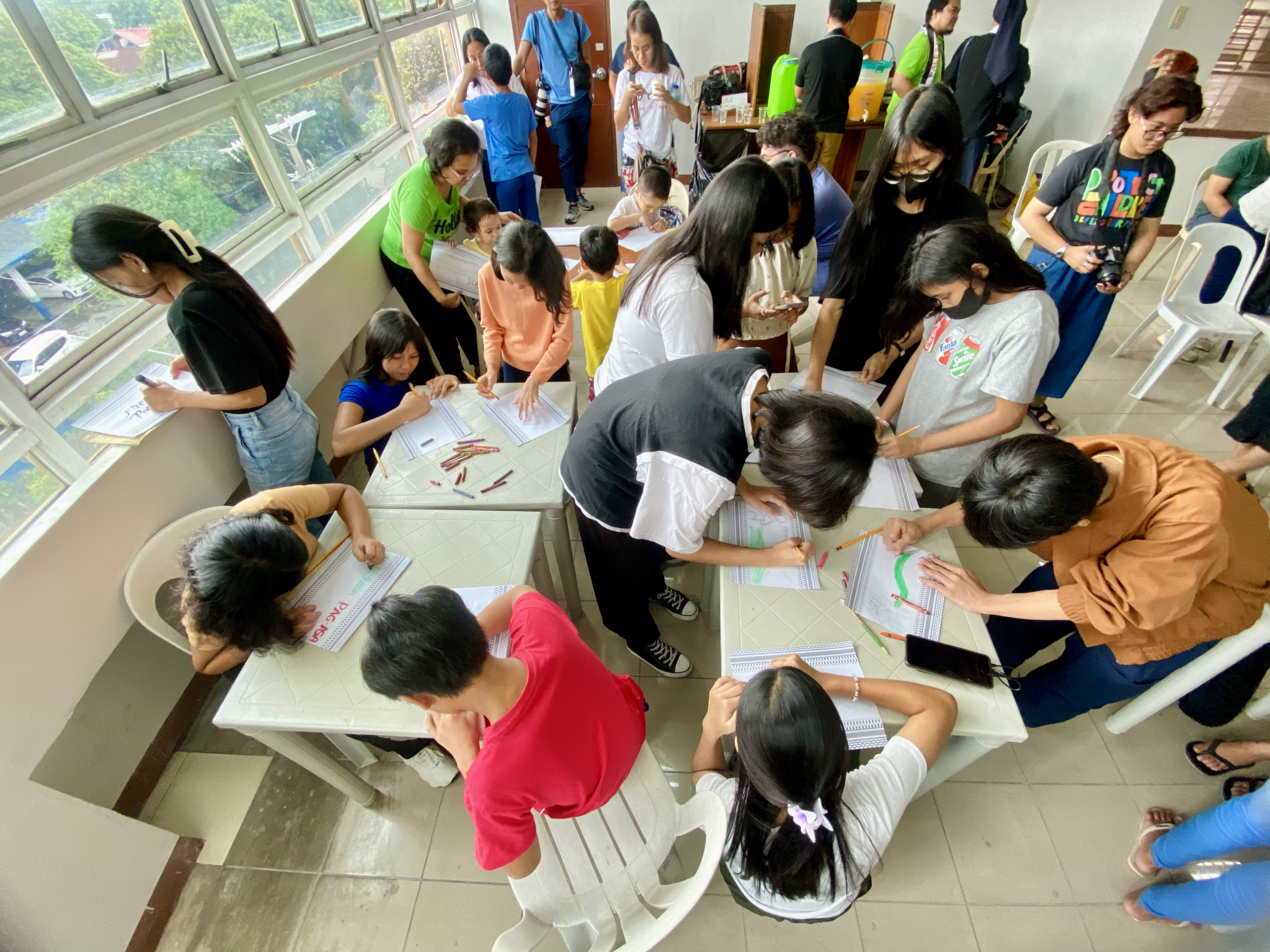 Filipino children stand in solidarity with Palestinian children